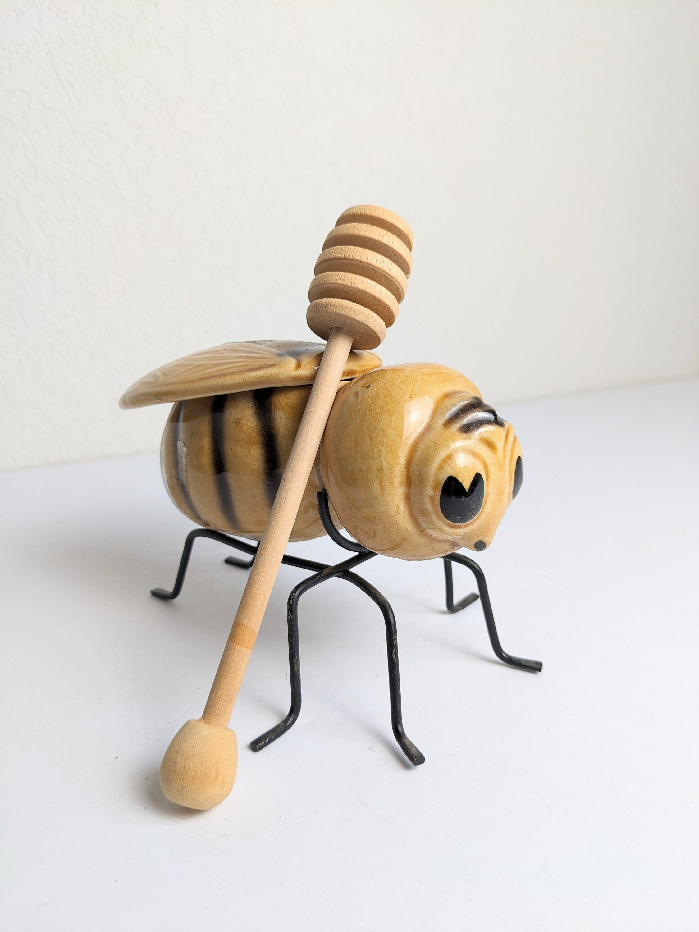 Bumble Bee Honey Pot with Dipper – Petal Pushers Nursery